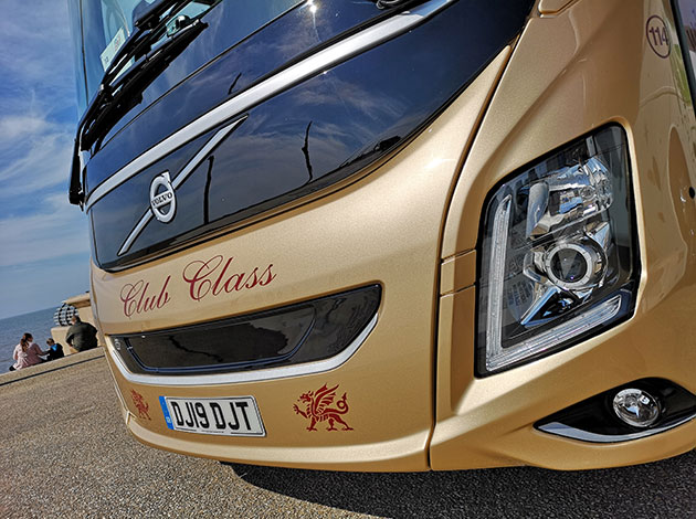 Home [www.djthomascoaches.co.uk]